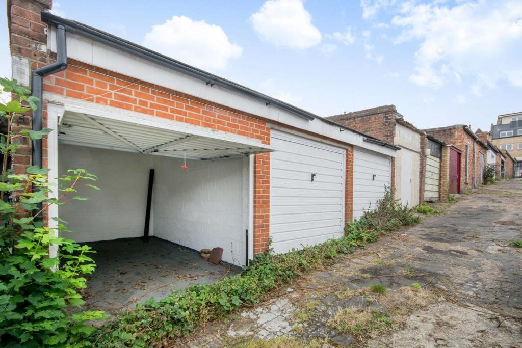 London GARAGE for sale at staggering £140,000 – with capital now listed ...