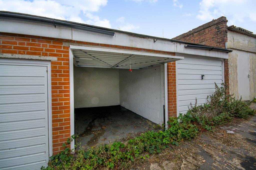 London GARAGE for sale at staggering £140,000 – with capital now listed ...