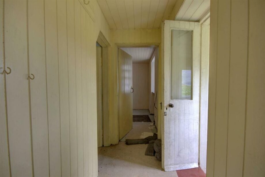 Secluded introvert’s dream home with no neighbours in sight hits market ...