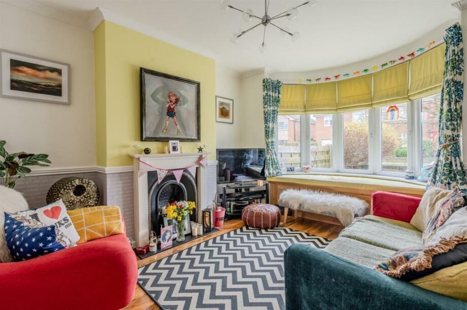 Quirky home with American diner and 70s JUKEBOX goes on sale for £585k ...