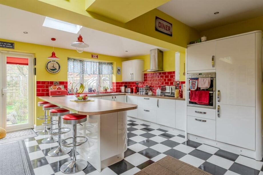 Quirky home with American diner and 70s JUKEBOX goes on sale for £585k ...