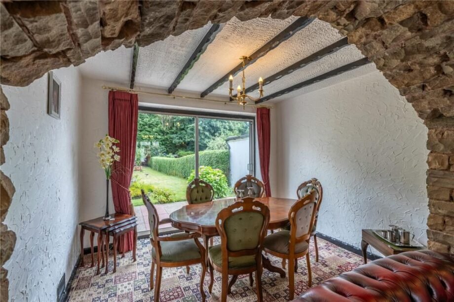 Three-bed house on the market at £310,000 mocked for having three doors ...
