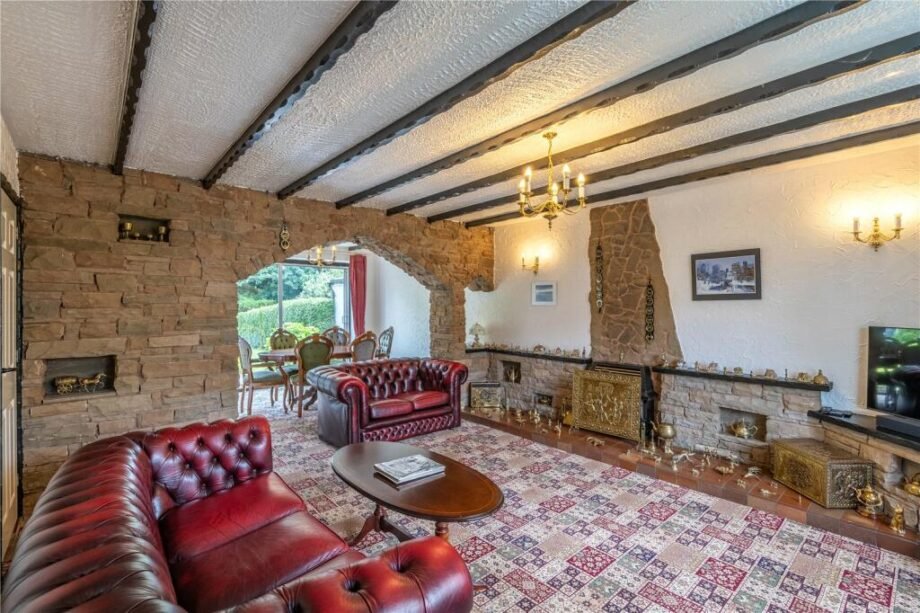 Three-bed house on the market at £310,000 mocked for having three doors ...