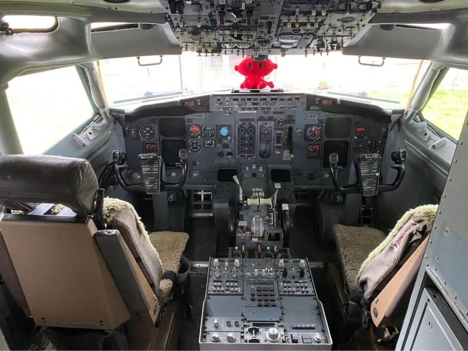Boeing 737 cockpit to be turned into glamping pod selling for £25,000 ...