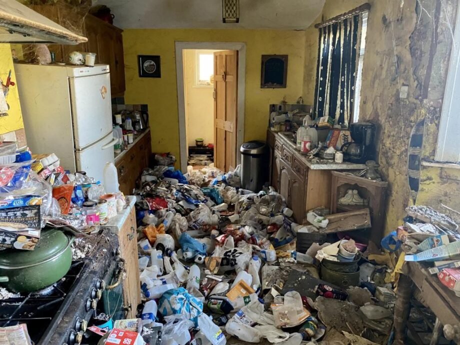 Britain's most disgusting home that was packed full of rubbish now on ...