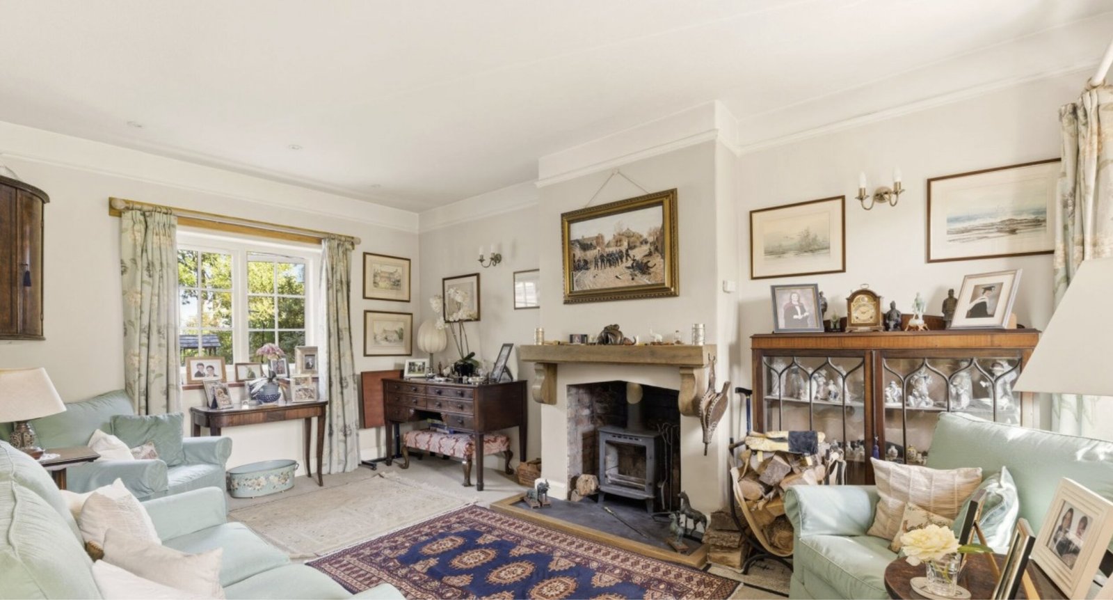 Posh five-bed cottage raises eyebrows with toilet in STUDY | Luxury ...